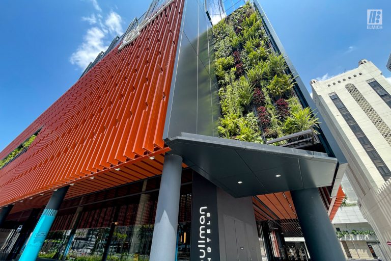 Instagrammable Green Walls in Luxury Hotel | Pullman Singapore Hill Street