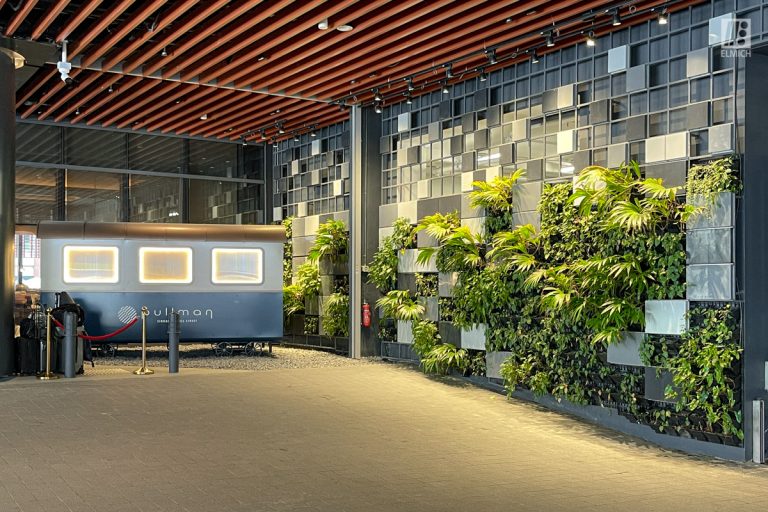Instagrammable Green Walls in Luxury Hotel | Pullman Singapore Hill Street